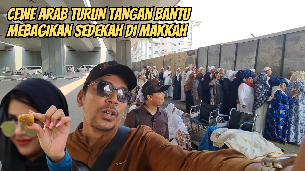 LUAR BIASA !! CEWE ARAB DI MAKKAH BANTU MEMBAGIKAN SEDEKAH - YouTube