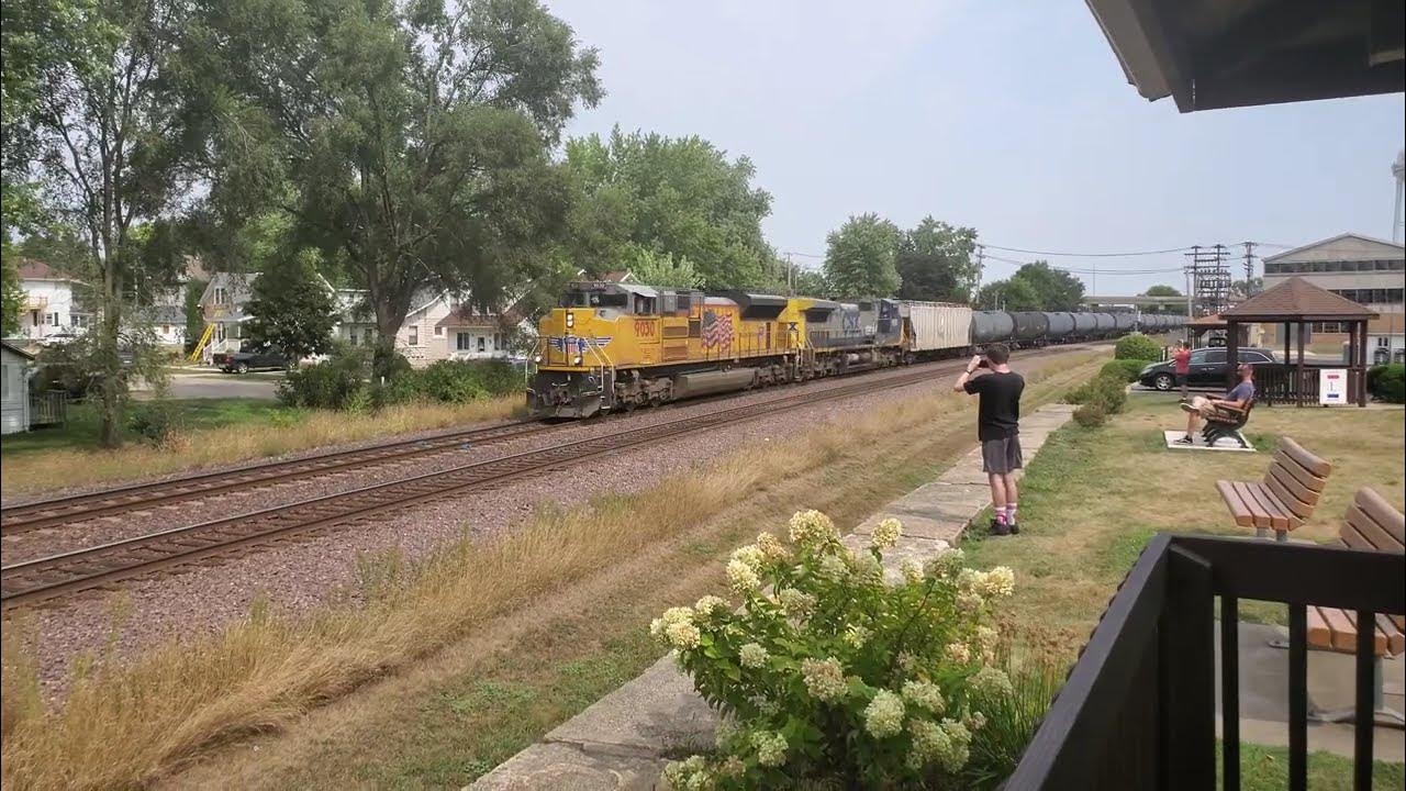 09_12_ 2021 UP 9030, CSX 9006 Rochelle,Ill @TrainswithAndy - YouTube