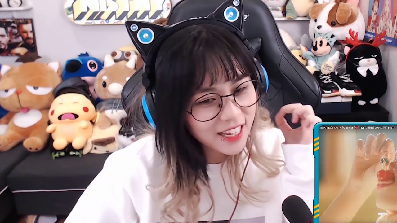 MISTHY REACTION MV MỜI ANH VÀO TEAM ️ EM CHIPU - YouTube