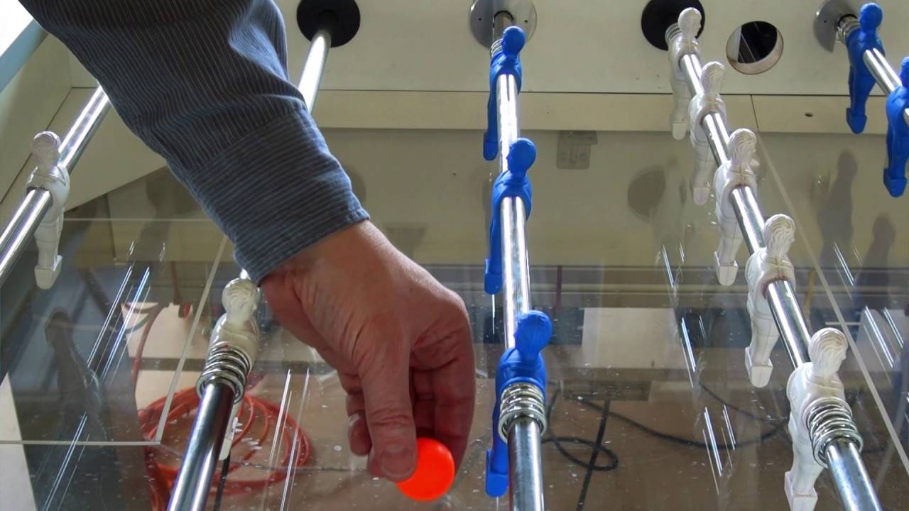 All brawn, little brains: EPFL students’ table-football robot - YouTube