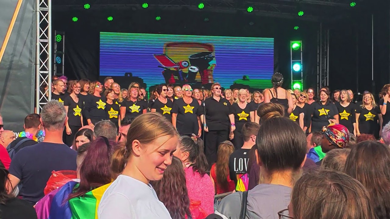 Rock choir at Reading Pride 31.8.19 - YouTube