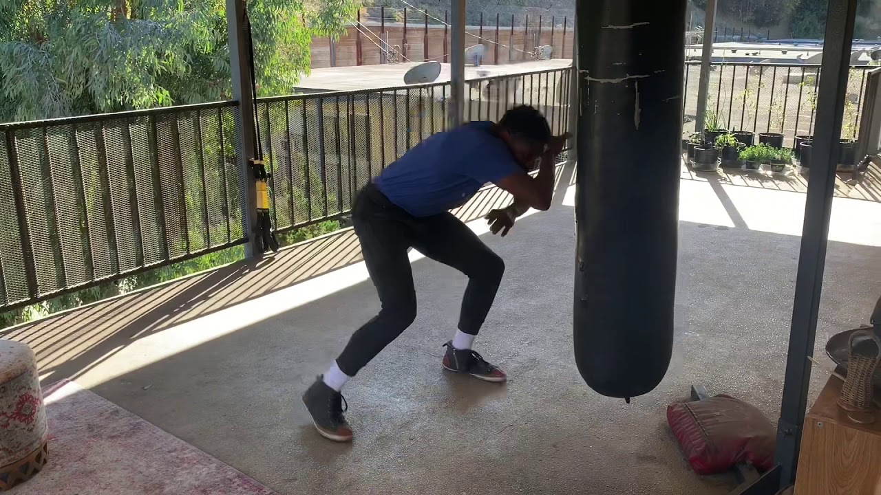 Principles of the “Ginga” in Capoeira de Angola - YouTube