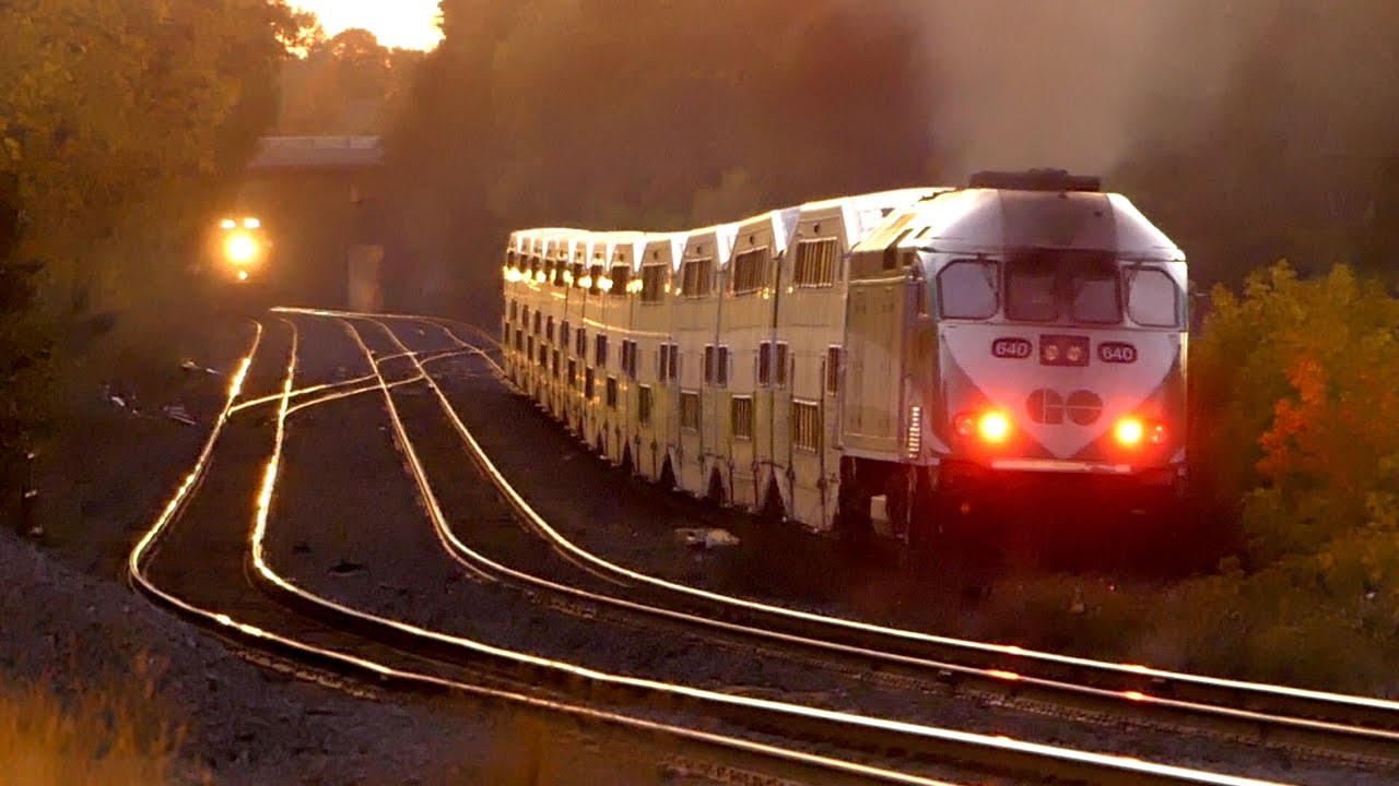 Westbound GO train meets CN Train A424 at Georgetown Station - YouTube