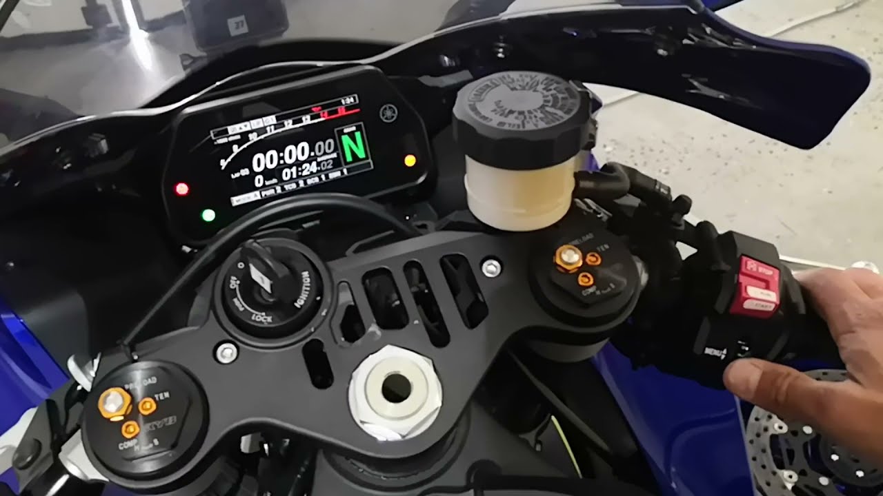 How to activate the lap timer of the Yamaha R1 2015-2021 - YouTube