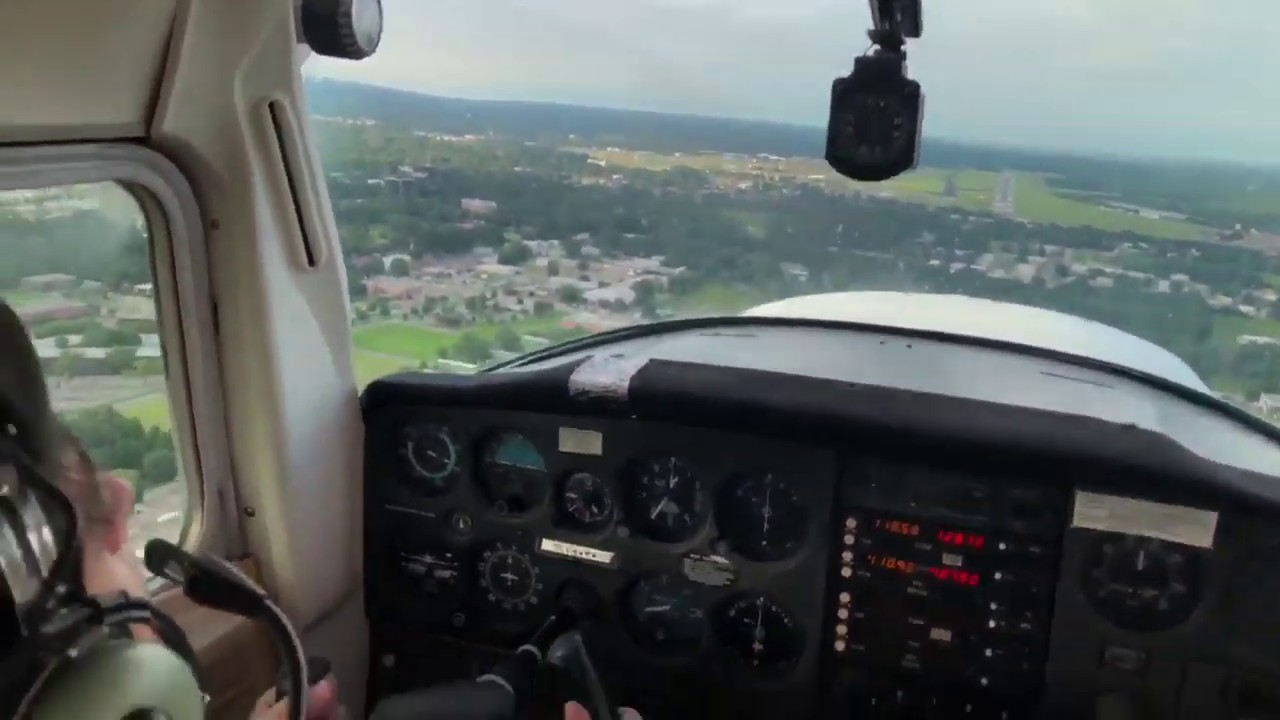 Cessna 152 VFR Approach - Crosswind - YouTube