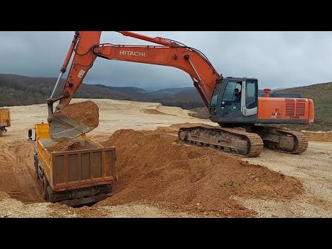 Hitachi ZAXIS 350LCH Ekskavatör Kamyon ve Tırlara Yükleme Yapıyor (Uzun Kamyon Yükleme Videosu)