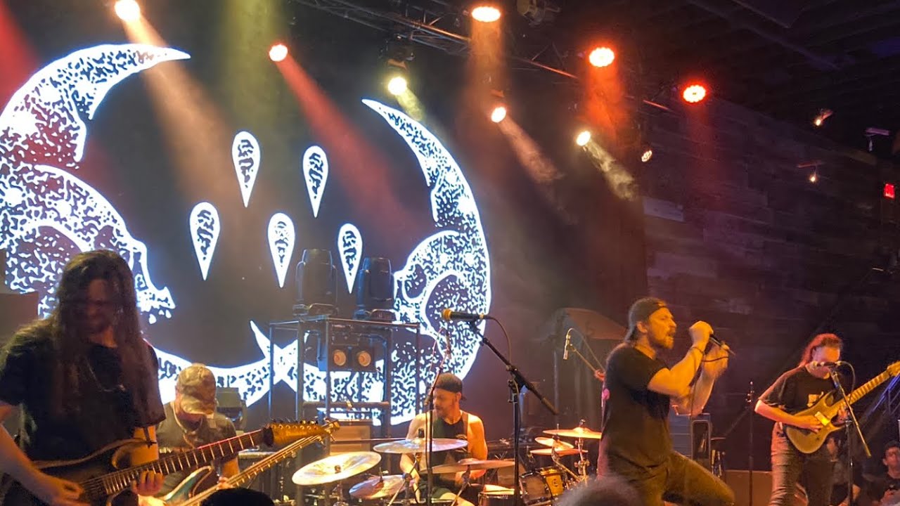 Currents - Let Me Leave(Live in Roseville, CA) - YouTube