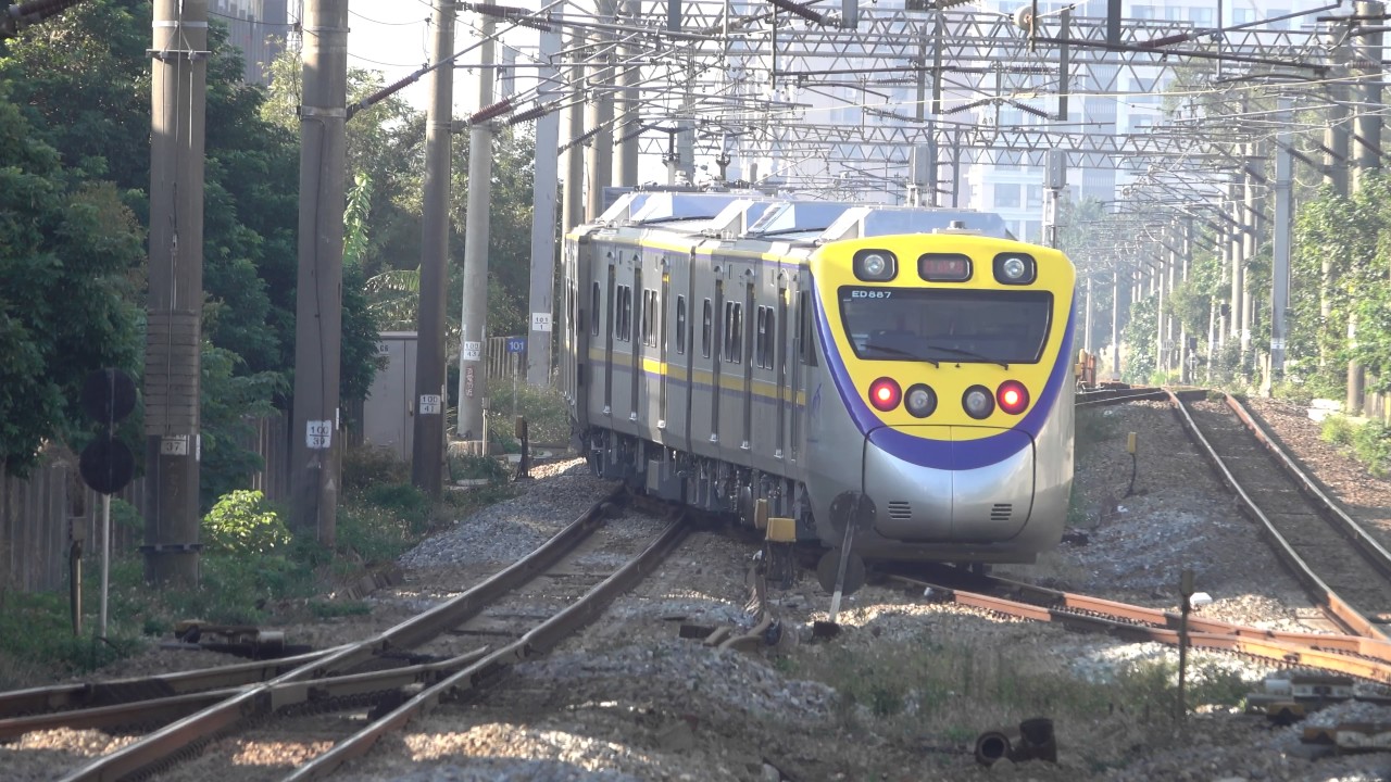 (4K) 8781次 試運轉EMU800增購編組 EMU887與EMU888編組離開竹北車站 - YouTube