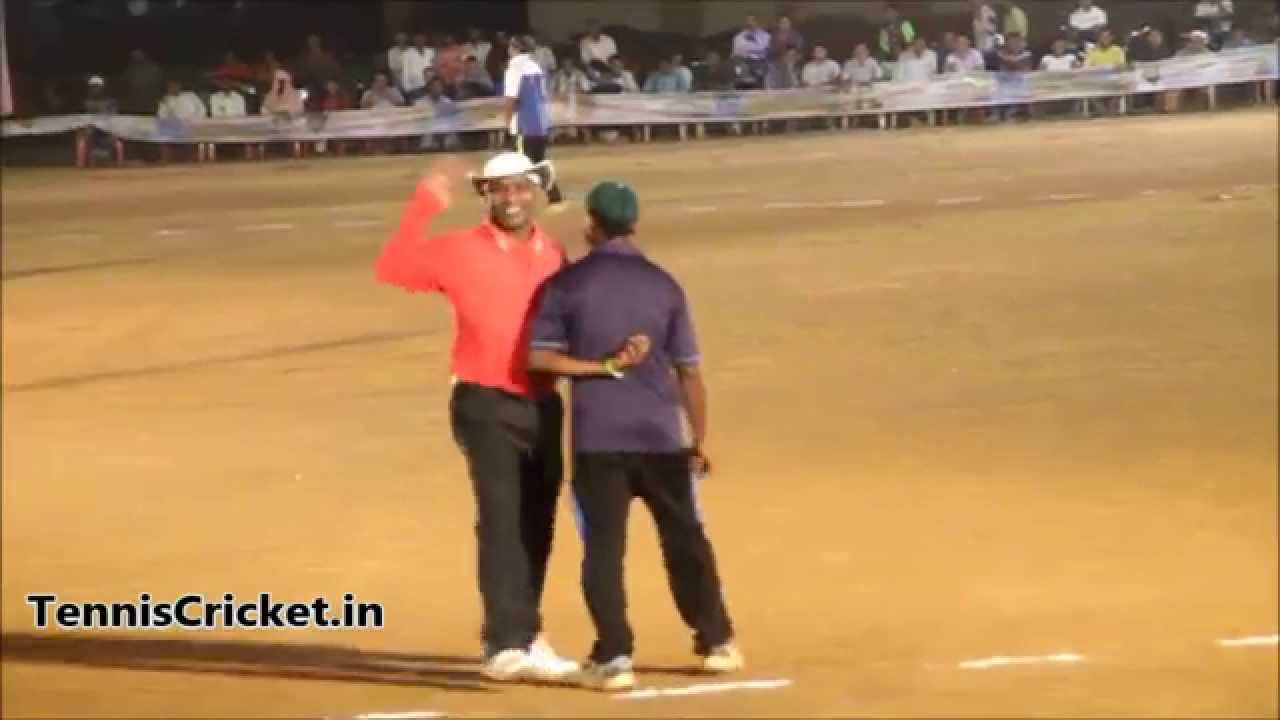 Dancing Umpire in Cricket - YouTube
