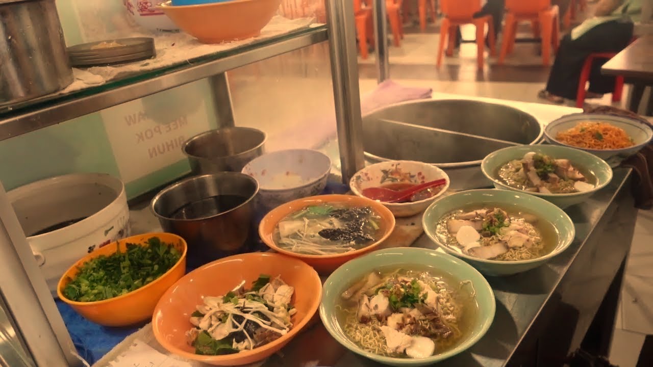 Taste Of Sarawak || Very delicious Red Kolo Mee & special mix soup in ...