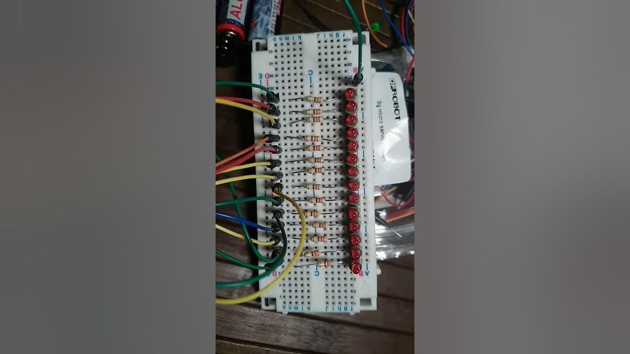 Chenillard 14 LEDS avec un picaxe 20M2. - YouTube