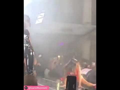 Cardi B twerking on stage! - YouTube