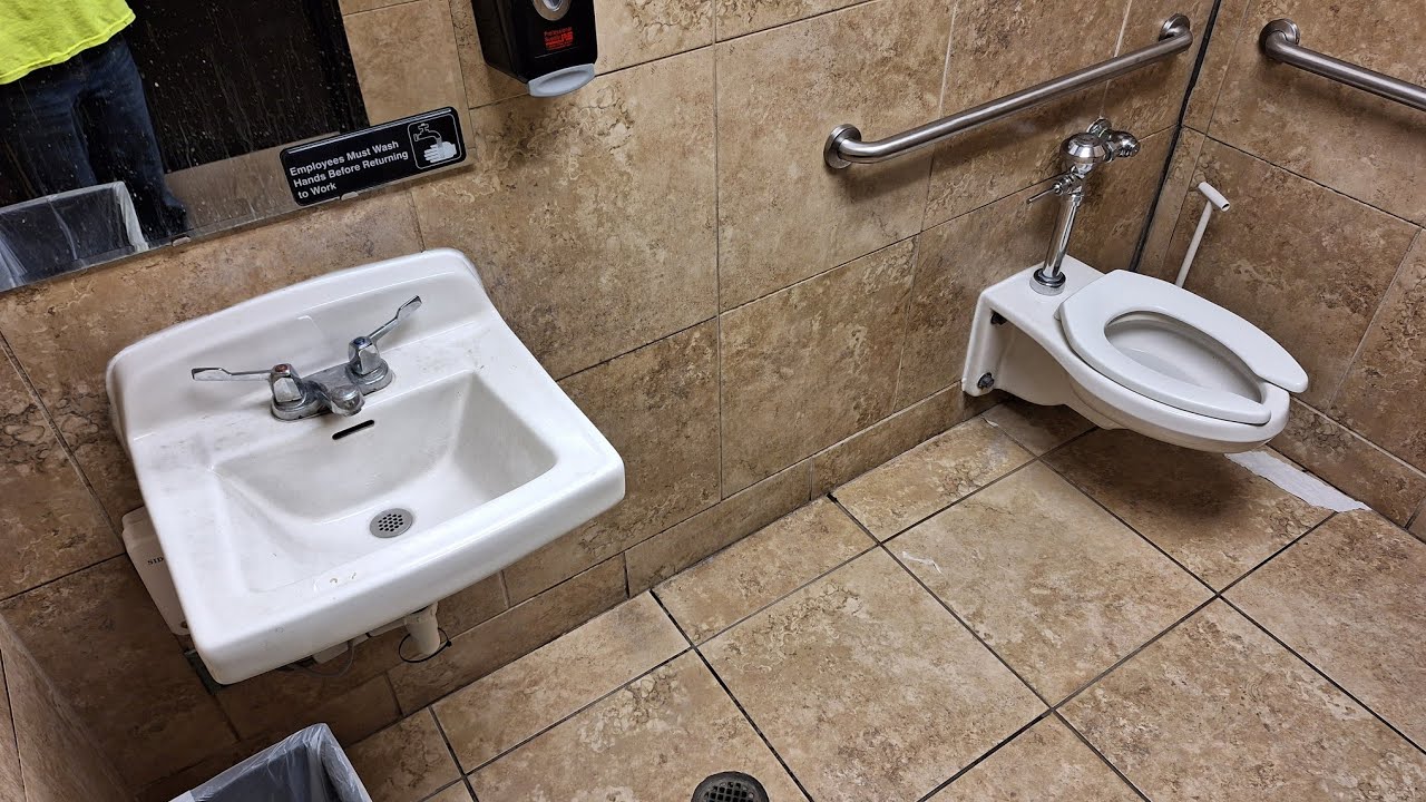 Exxon Men's Restroom - YouTube