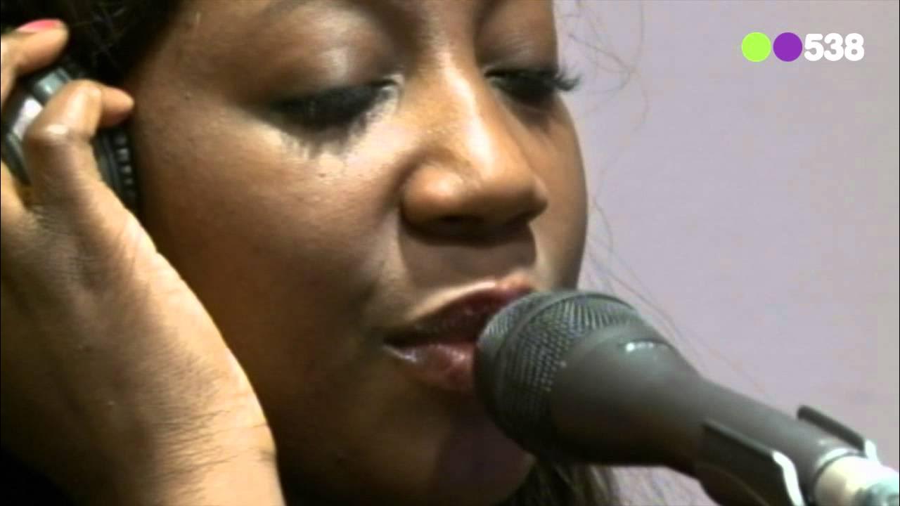 Radio 538: Wolter Kroes & Pearl Jozefzoon - Breken van de lijn (live bij Evers Staat Op) - YouTube