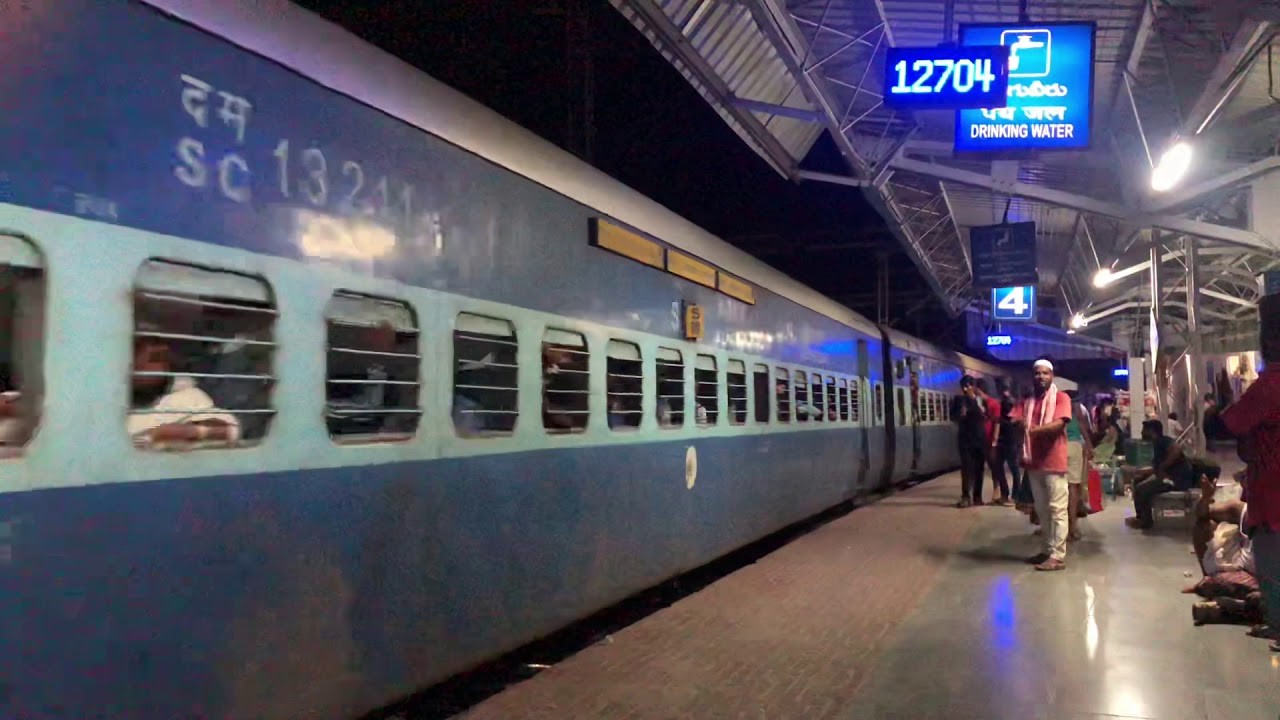 FALAKNUMA EXPRESS || 12704 || SC-HWH || GTL WDM-3D TWINS || ARRIVING ...