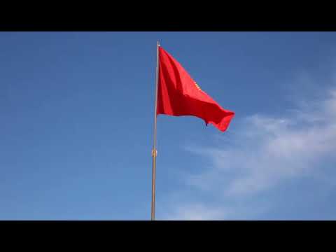 Kırgızistan ve Kazakistan sınırında 25 metre yüksekliğinde bayrak direği dikildi