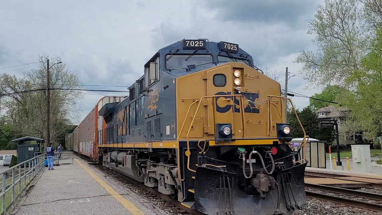 A Clean CM44 Leads M216 Past St Denis - YouTube