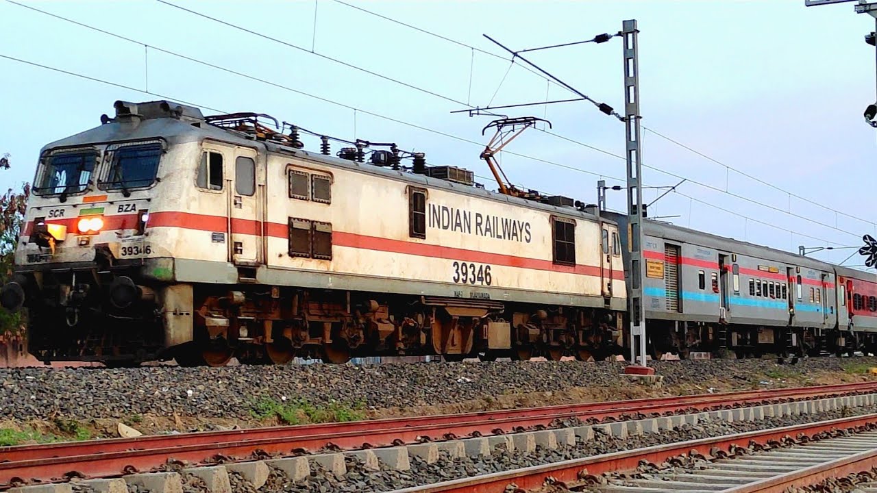 Konark Express Train at Solapur Railway Station | कोणार्क एक्सप्रेस ...