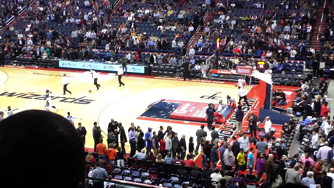 Trampoline dunks nba halftime show heat/wizards - YouTube