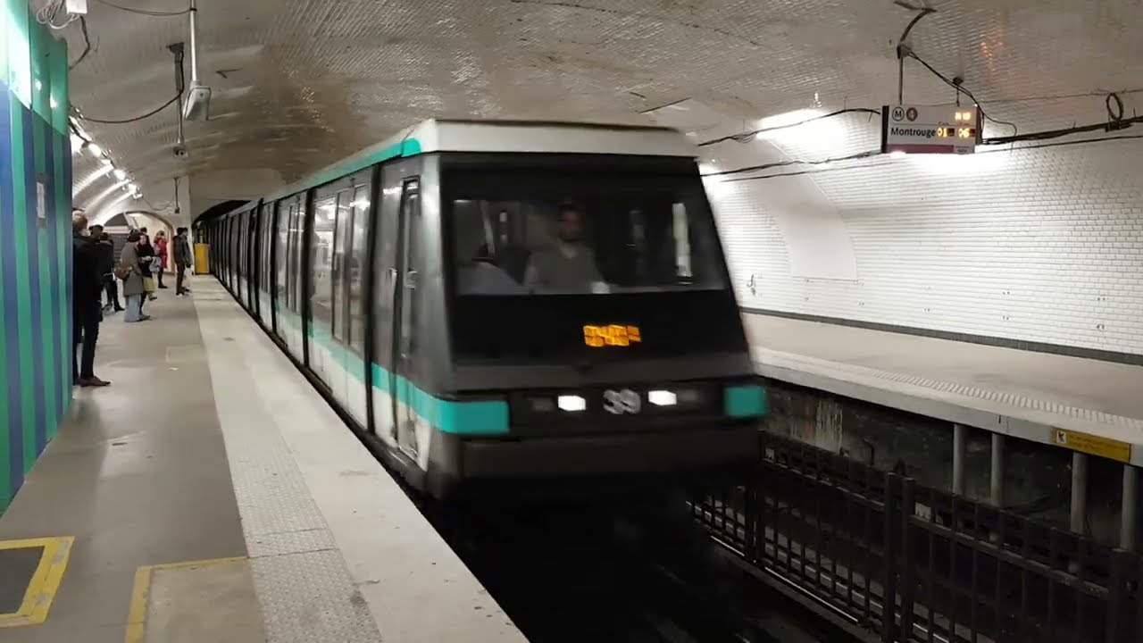 MP89 arriving at metro station - YouTube
