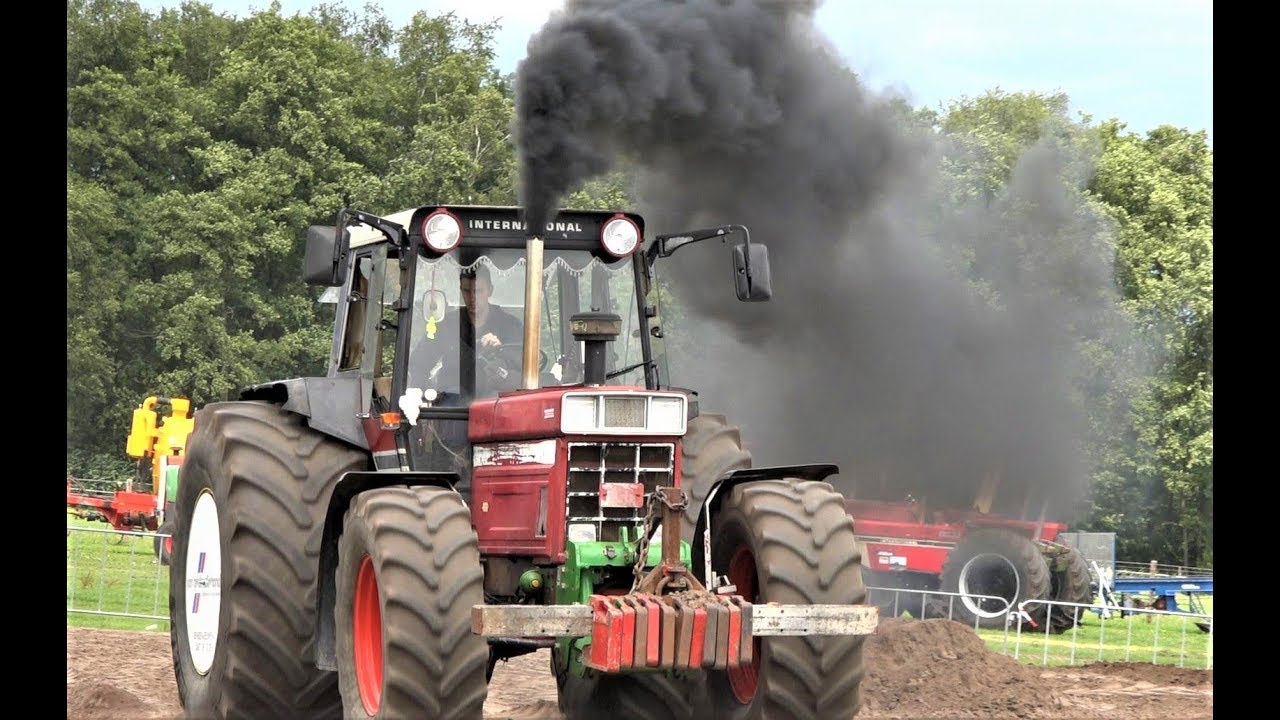 IHC- McCormick International Traktoren Compilation - YouTube