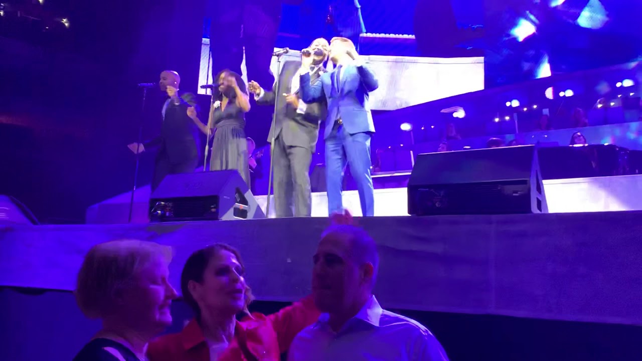 Michael Buble - Everything -Live in Philly - YouTube