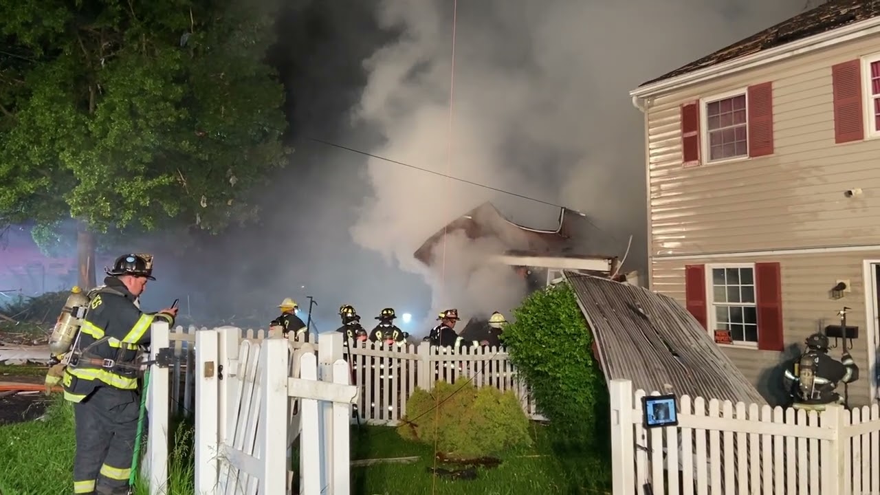 Smoke Grows at Scene of Pottstown Explosion - YouTube