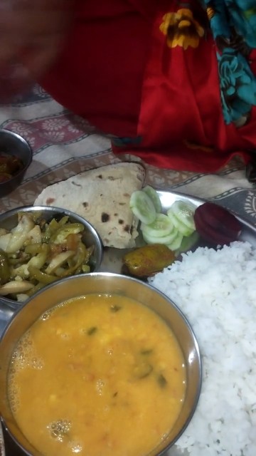 Parwar Aaloo, Dal Fry, Chawal, Roti, Achaar Aur Salad/Simple Dinner ...