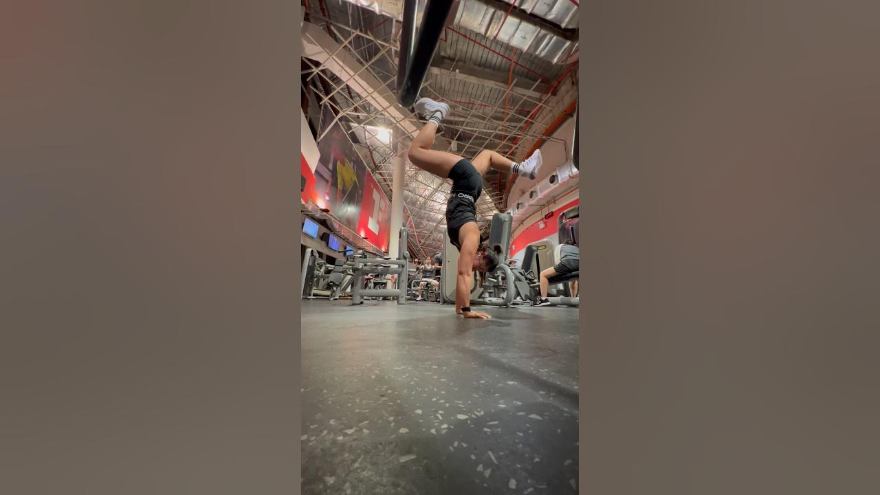 Practice handstand stag legs flow🤸🏾‍♀️ #practice #balance #handstandflow #tgif - YouTube