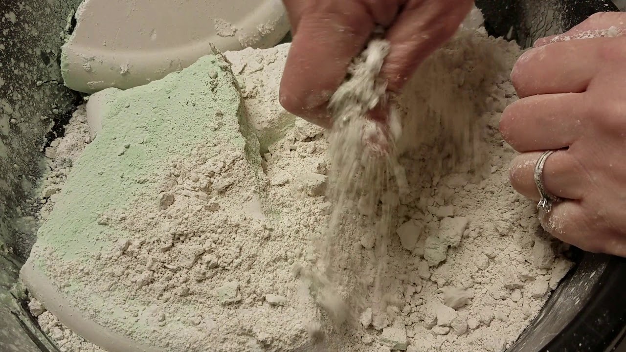 Damp lemon comet and baby powder featuring green spray chalk - YouTube