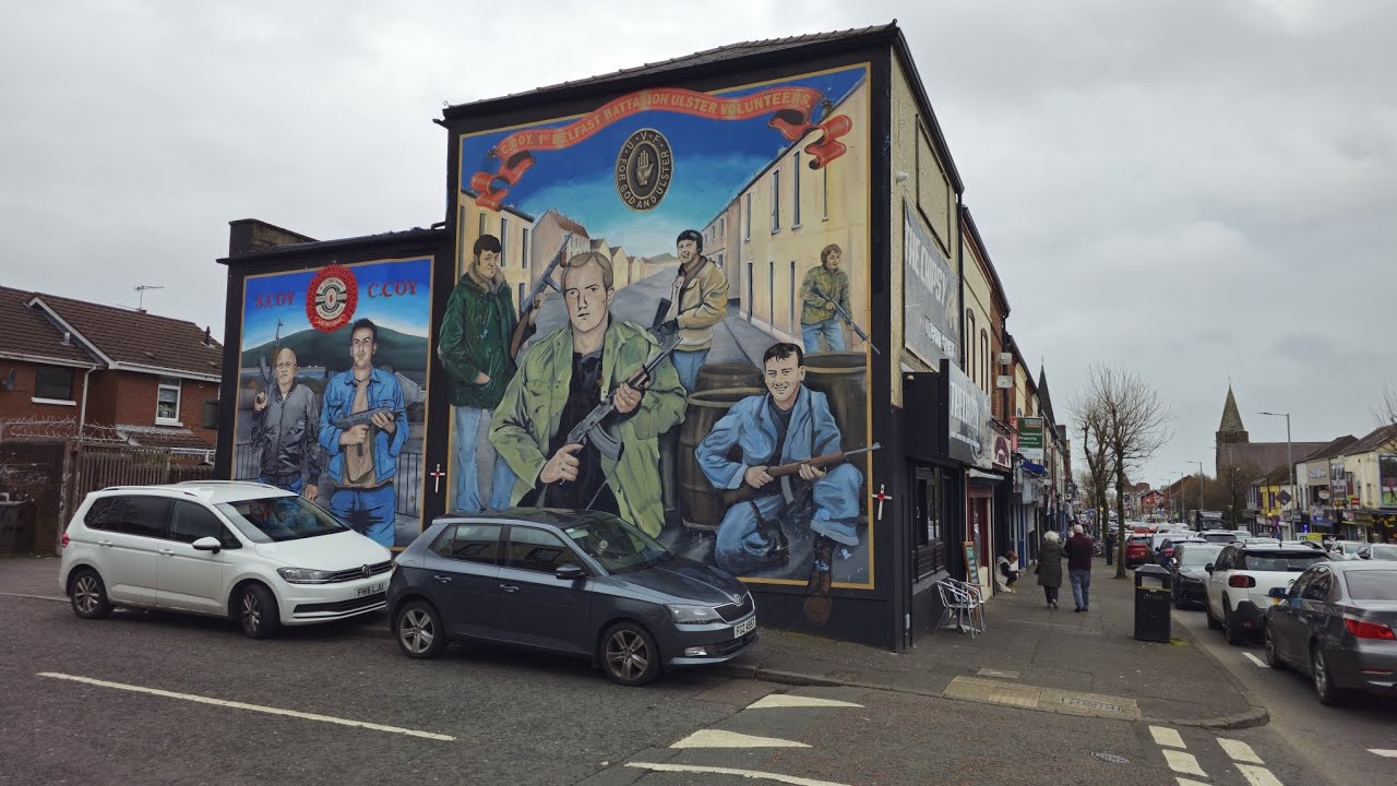 black cab tour of Belfast. Shankill Road, falls Road and the peace Wall ...