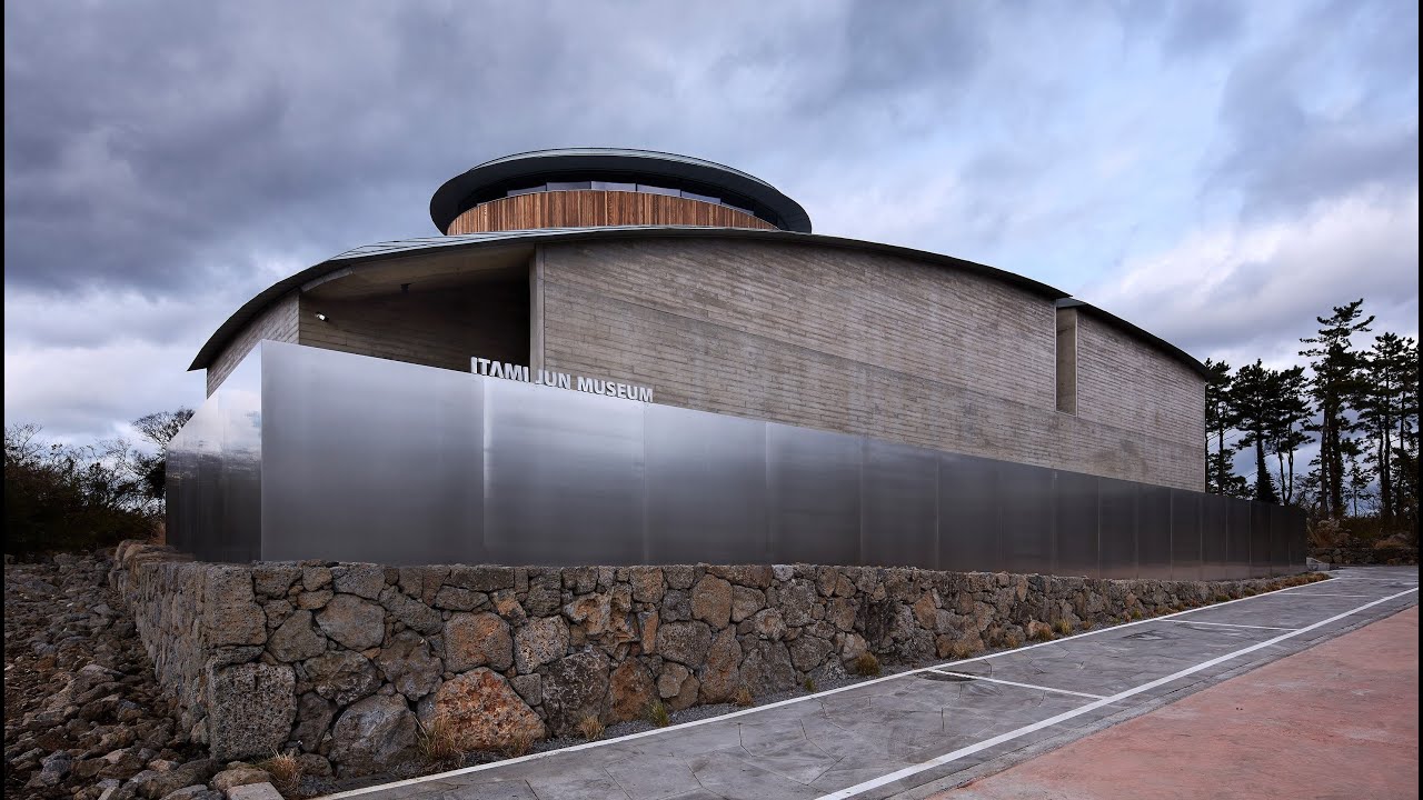 유동룡미술관 [ITAMI JUN MUSEUM] - YouTube