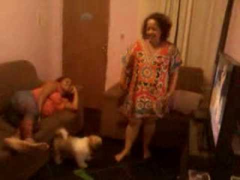 soraia dançando em casa carnaval animado...