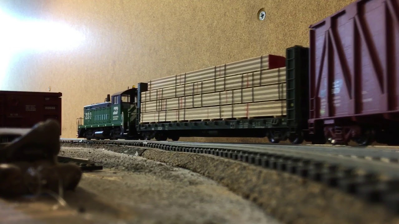 EMD SW1200 Switcher(1:87) - WALTHERS PROTO-2000 - YouTube