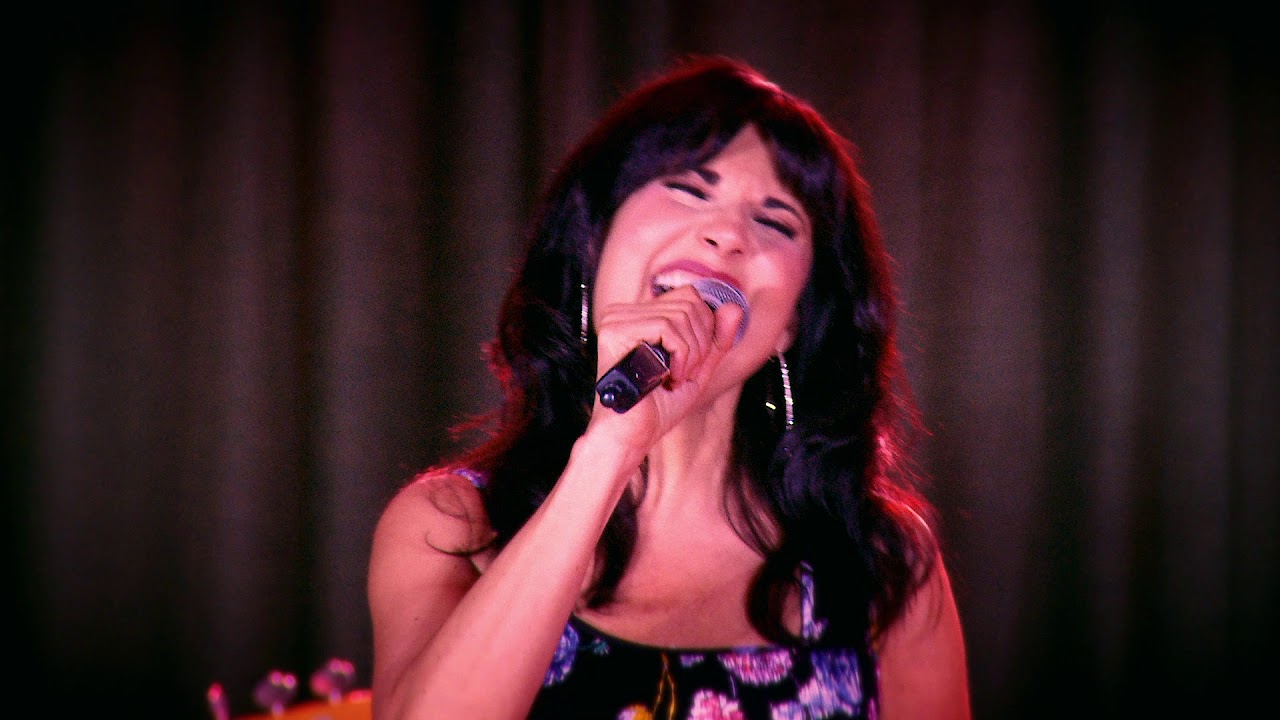 Dawn Turlington (performs) Linda Ronstadt "Heatwave" - YouTube