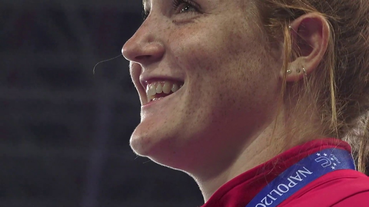 Sarah Mitton wins gold in shot put - YouTube