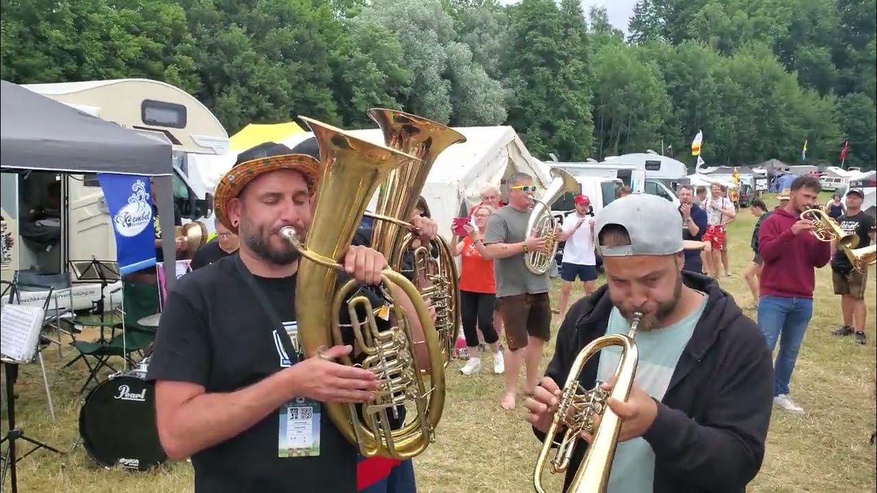Egerländer Musikantenmarsch- Woodstock der Blasmusik 2023 Campingplatz mit HAPPARANKA - YouTube