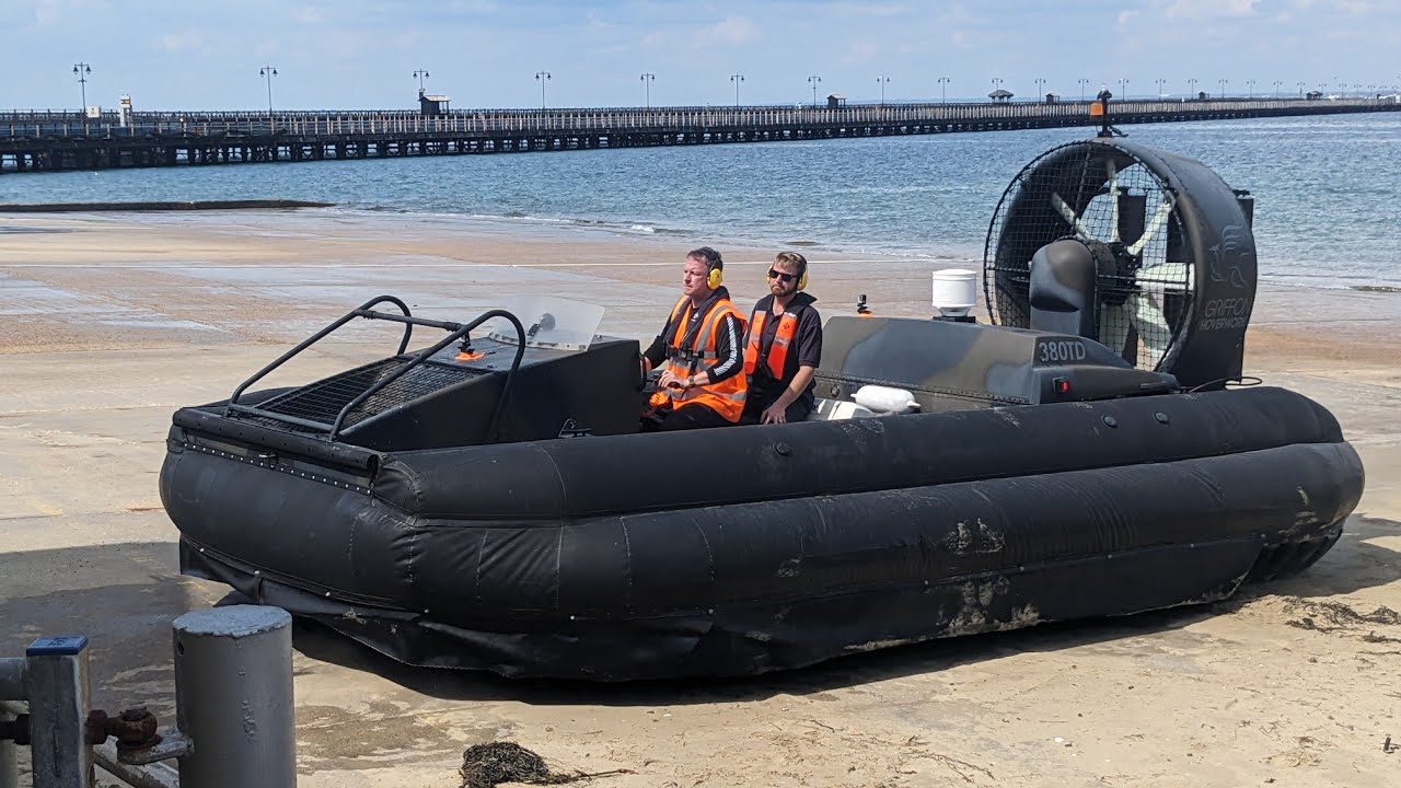 Amazingly precise Griffon 380TD hovercraft training maneuvers - YouTube