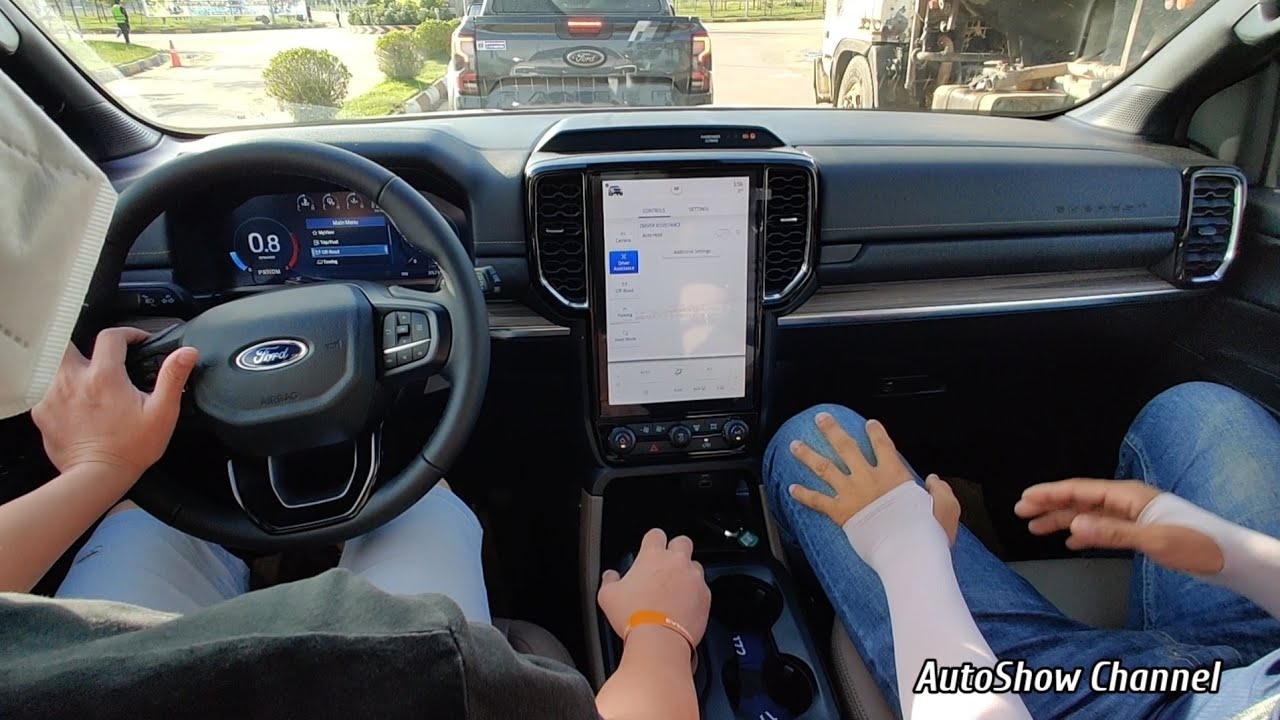 Test Drive Ford Everest Titanium 2023 - YouTube