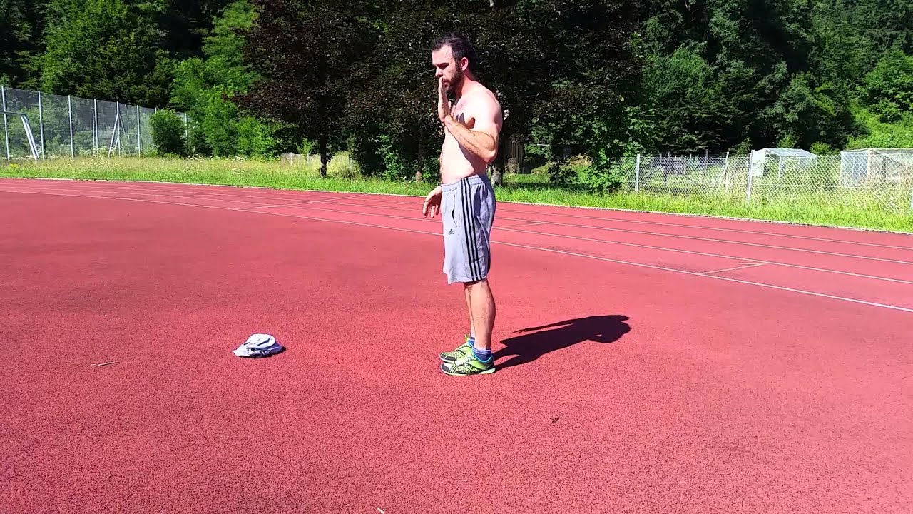 Najbolj pogosta tekaška napaka - položaj račke pri teku - YouTube