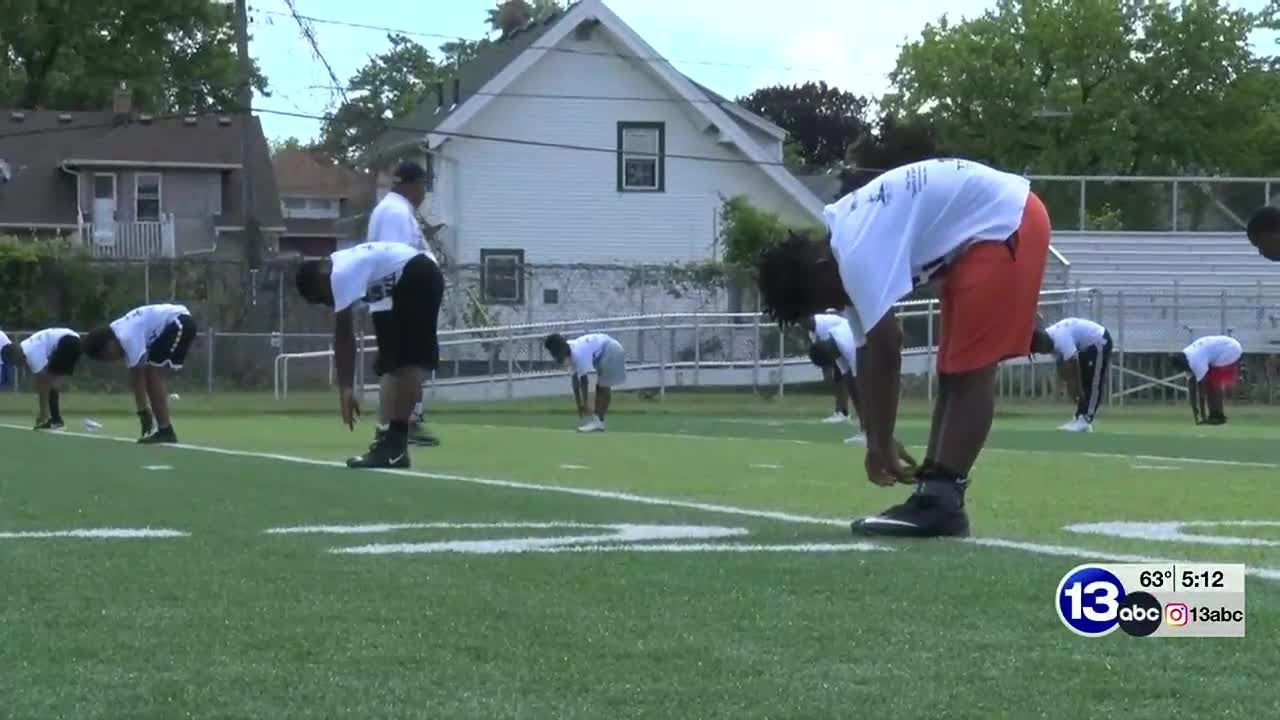 Carnel Smith hosts his 21st annual football camp - YouTube