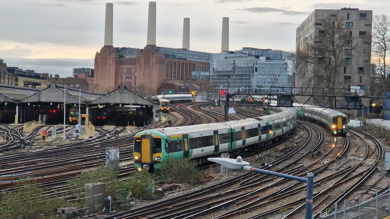 Trains at Ebury Bridge - YouTube