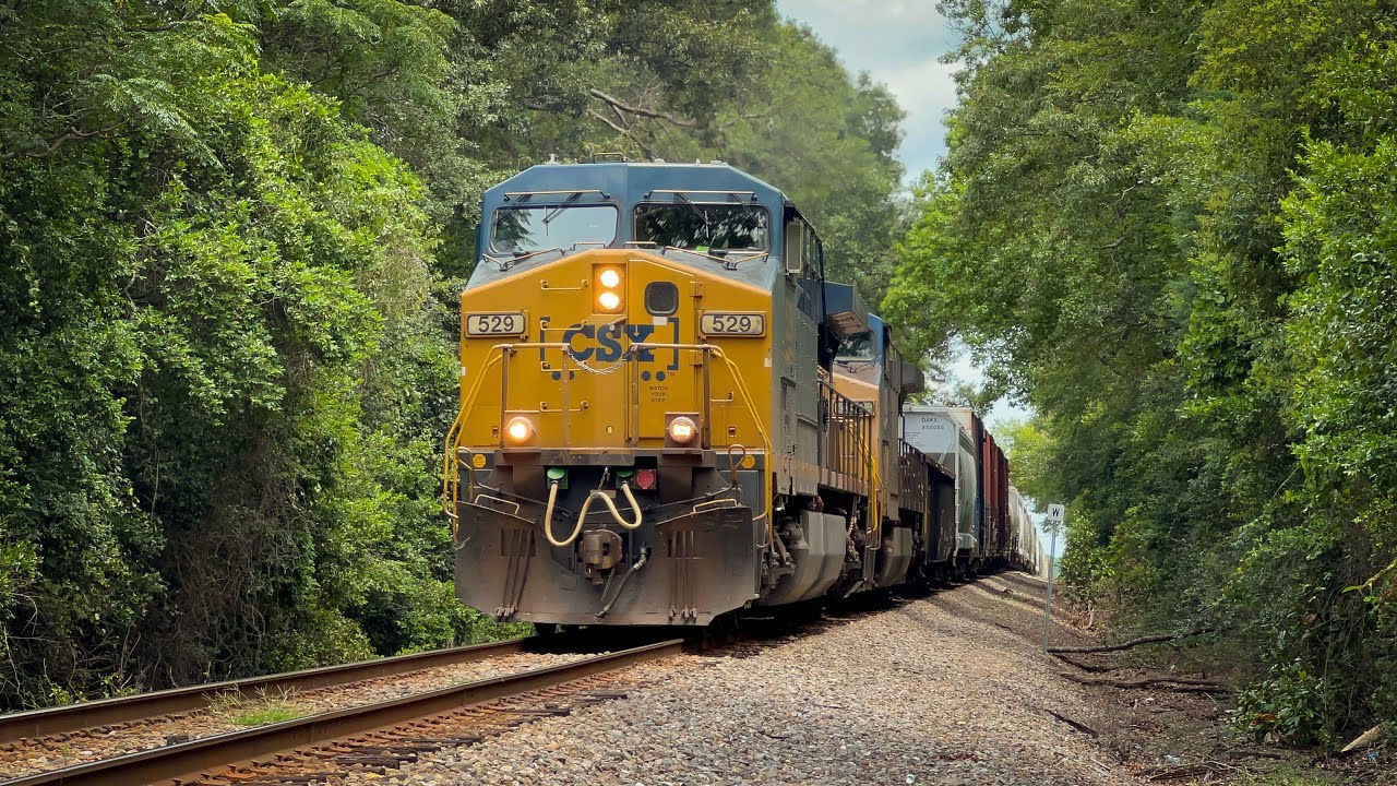 CSX 529 with a Great K5LA Leads an AC44 Duo on M692 in Martinez, GA ...