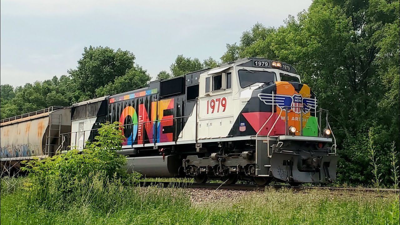 Union Pacific 1979 "We Are ONE" Leads LTB86 Back To South St. Paul ...