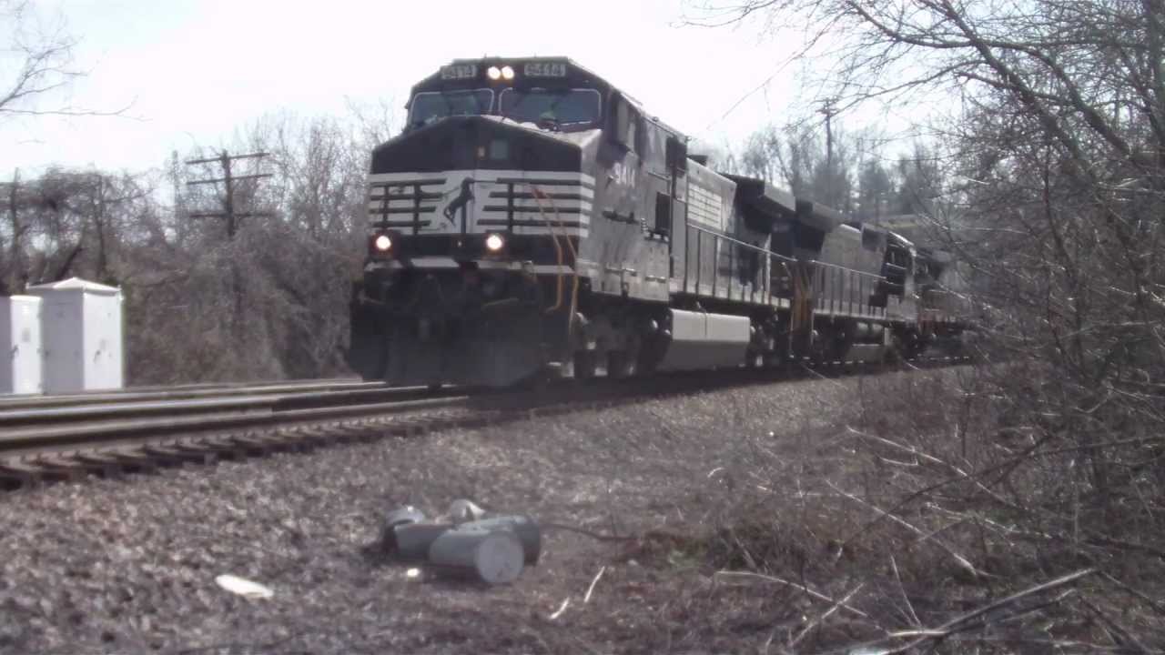 Railfanning Kenova, West Virginia. NS 9414 Leads Train 233 West. - YouTube
