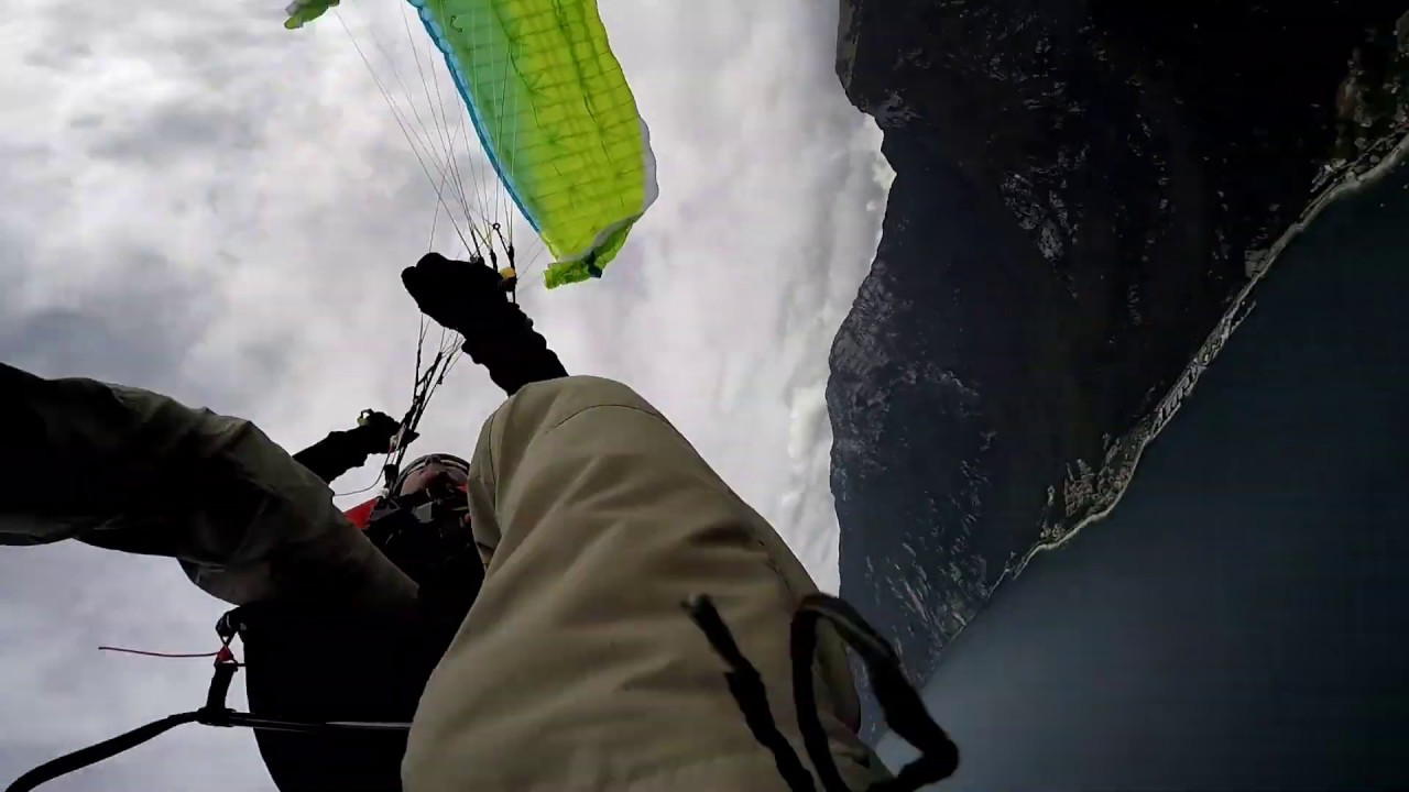 Paragliding fail fullstall - a close shave - YouTube