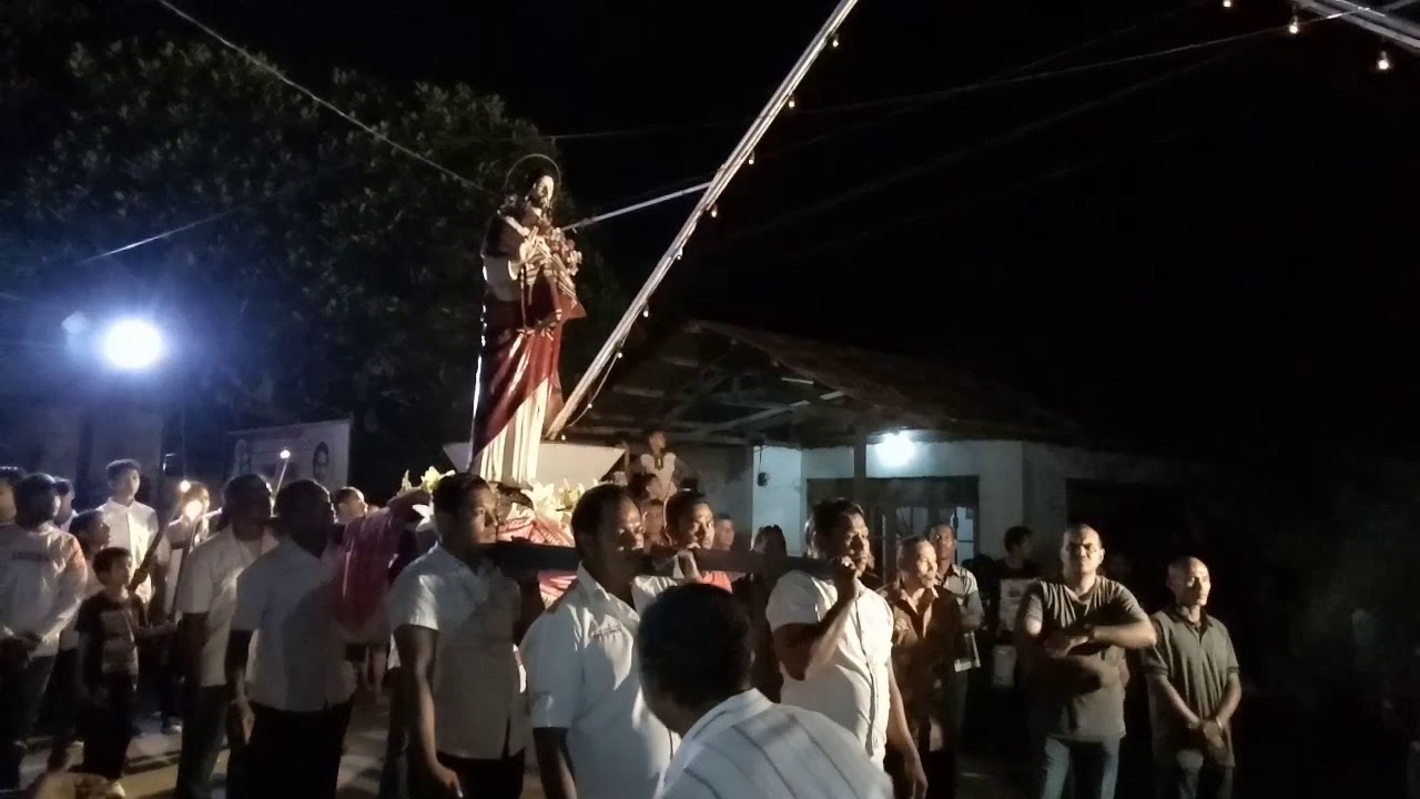 Arak Arakan Arca Hati Kudus Yesus di Olilit Barat - YouTube