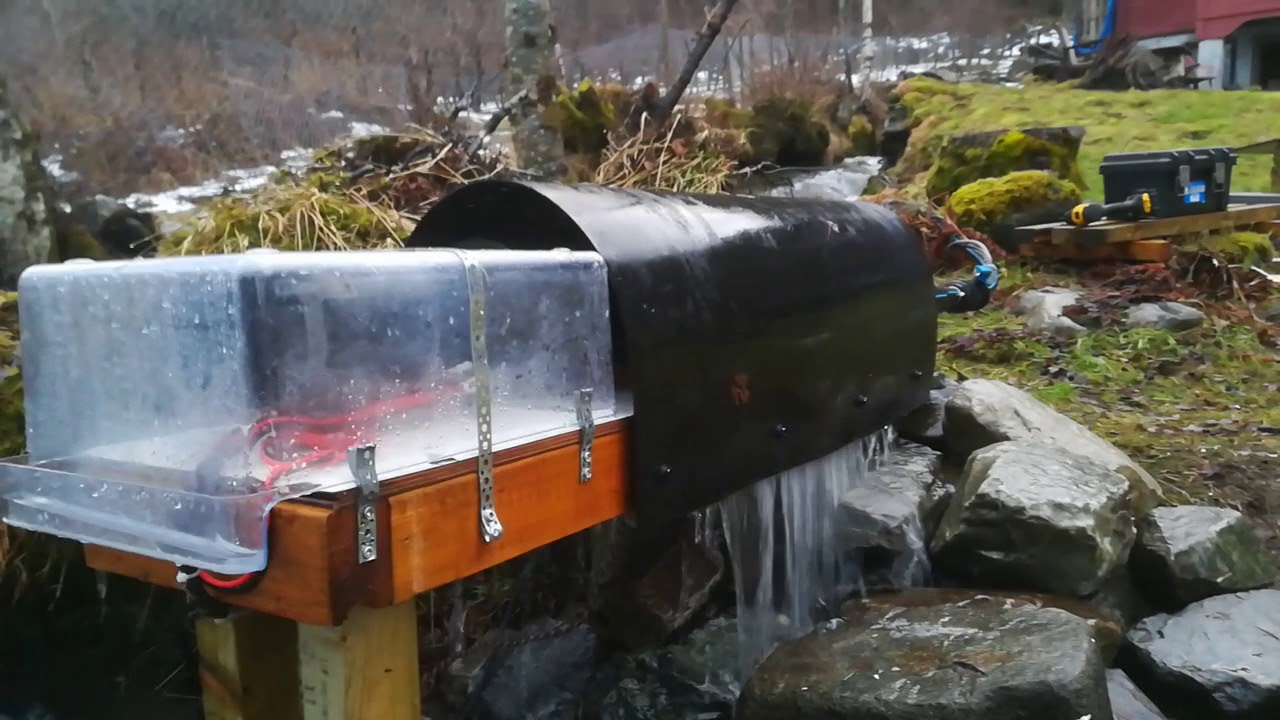 Treadmill motor as generator. 110 volt DC. - YouTube