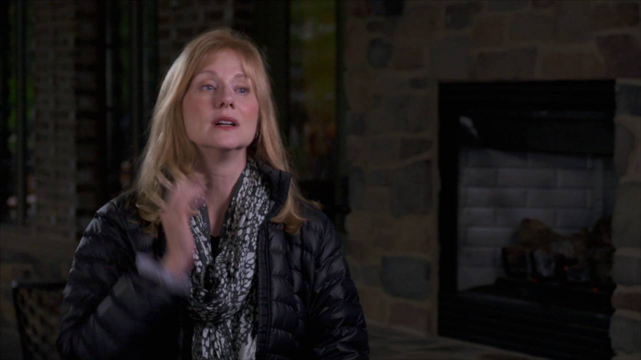 Sully: Laura Linney "Lorrie Sullenberger" Behind the Scenes Movie ...