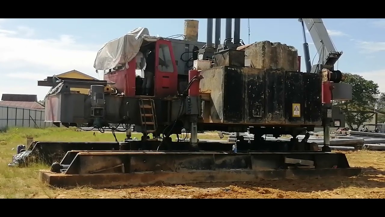 sunward machine hydraulic jack in pile 240ton...piling malaysia - YouTube